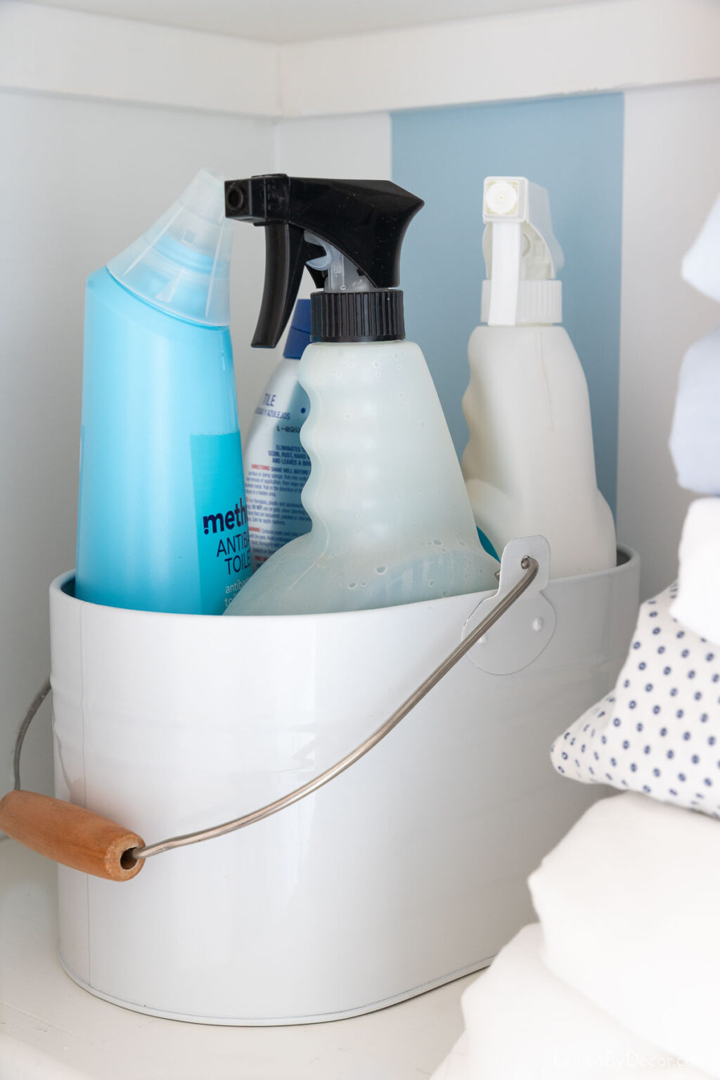 10 Linen Closet Organization Ideas for a Clutter-Free Closet! - Driven ...