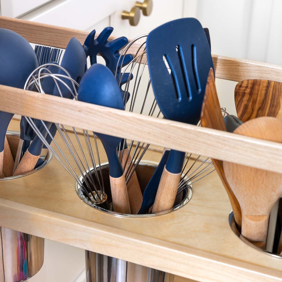 Smart Storage: 8 Built-In Organizers to Upgrade Your Kitchen Cabinets ...